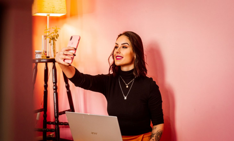 Selfie Passport Photo: Is It a Thing in the United Kingdom?
